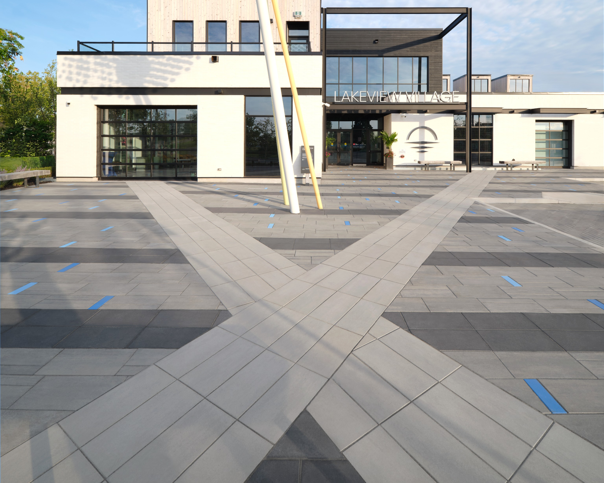 Design du parvis de Lakeview Village | Techo-Bloc