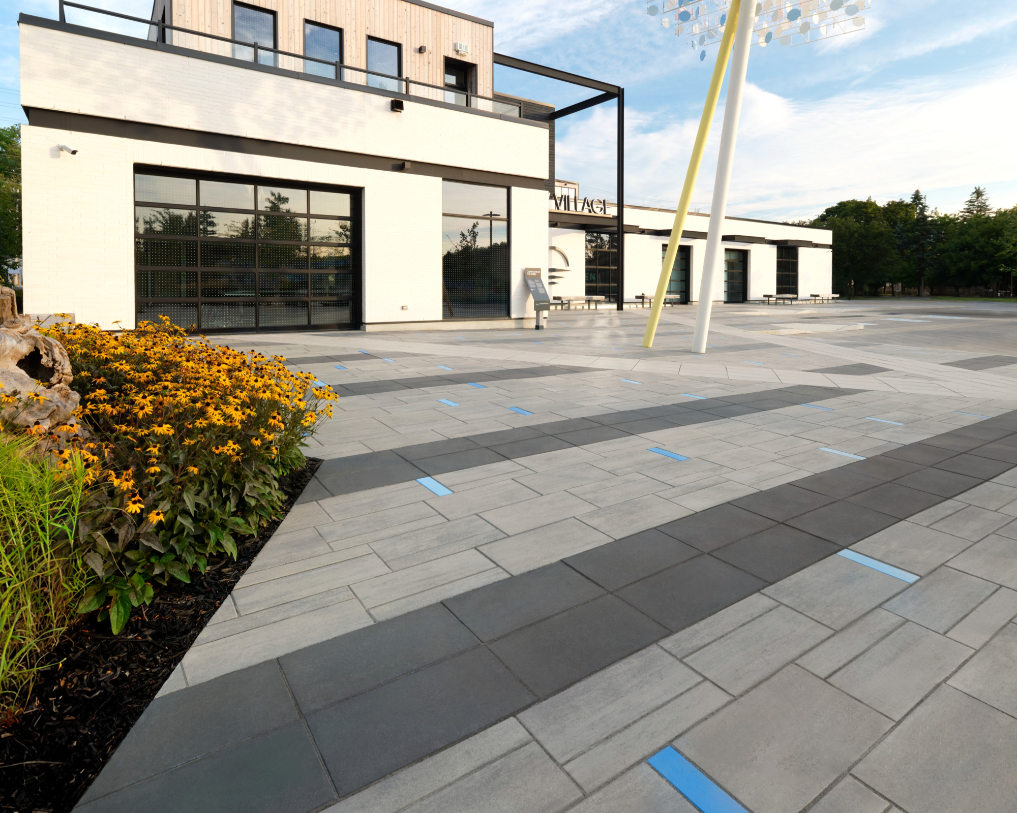 Design du parvis de Lakeview Village | Techo-Bloc