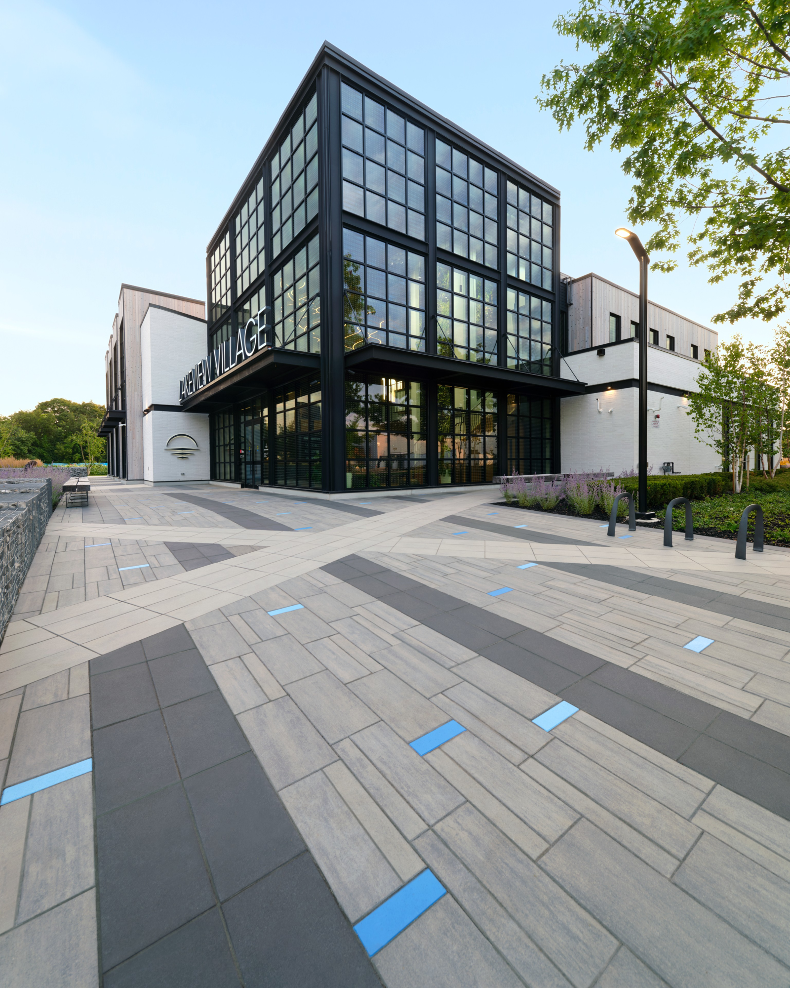 Design du parvis de Lakeview Village | Techo-Bloc